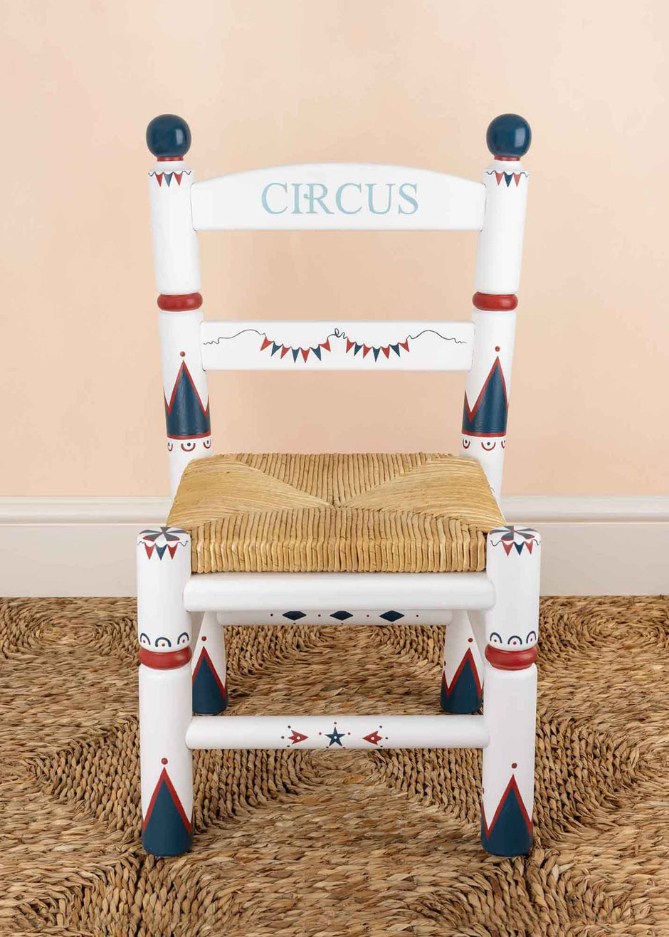 Handpainted children’s chairs, personalised playful pieces – Pierrot Studio
